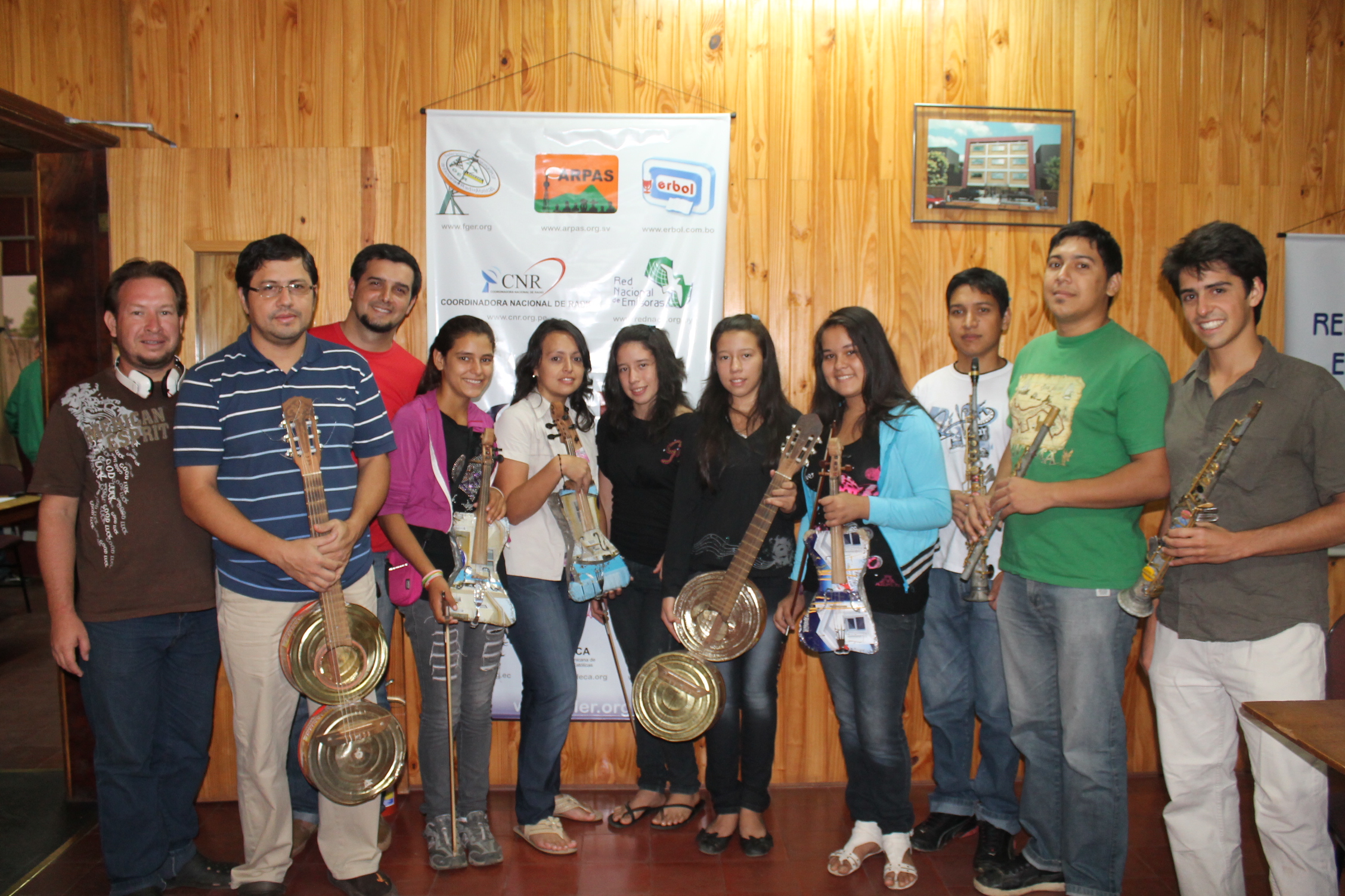 Orquesta de Instrumentos Reciclados de Cateura presente en Fe y Alegría ...